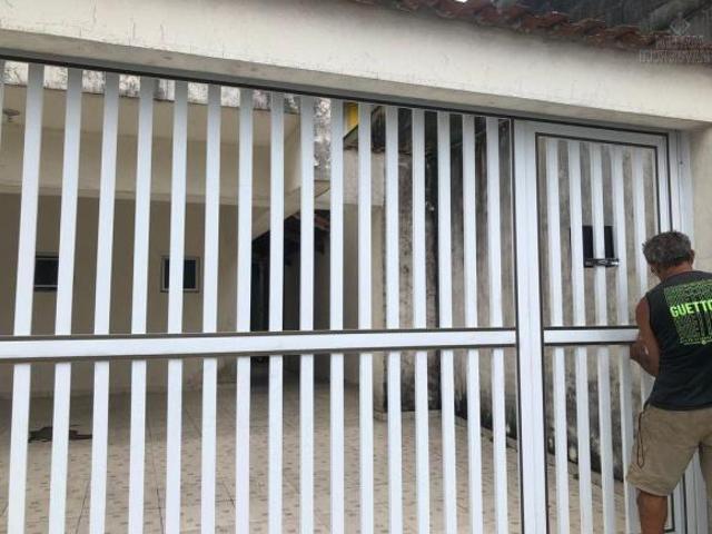 Casa de Condomínio à venda no Jardim Melvi, Praia Grande!