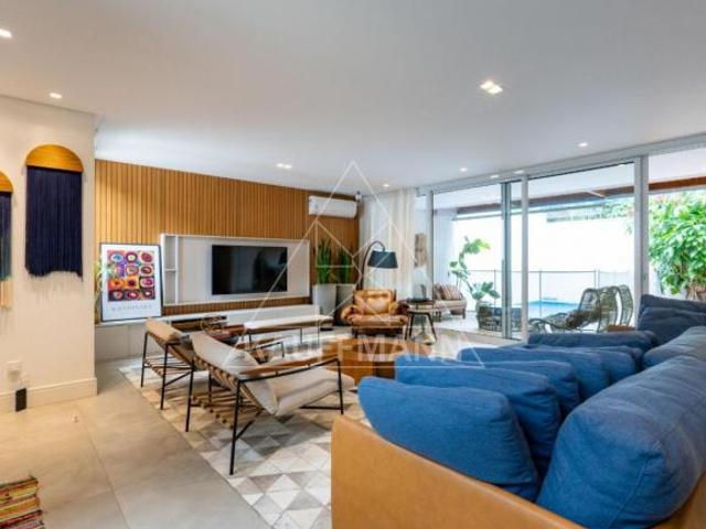 Casa de Condomínio à Venda no Morumbi 3 Suítes 4 Vagas 357m² de Área Construída