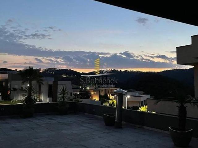 Casa de condomínio à venda próxima da portaria com 420m2