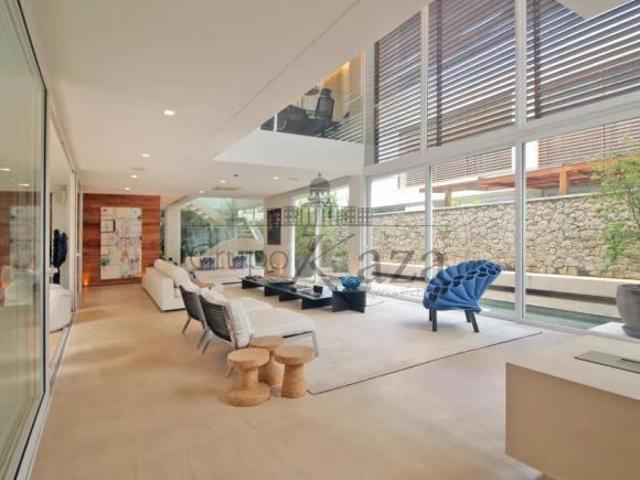 Casa de Condomínio Altíssimo Padrão 4 suítes 482 m² com piscina