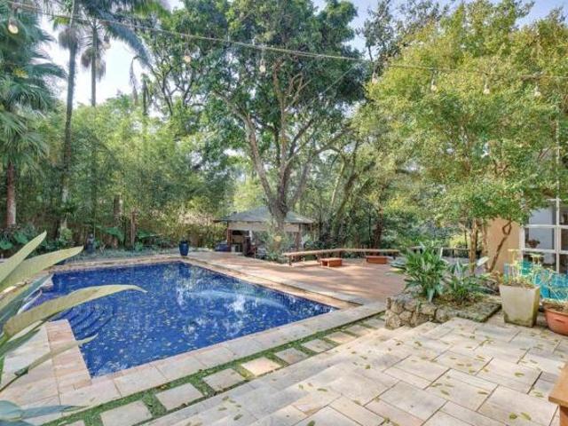 Casa de condomínio alto padrão com 5 quartos á venda na Chácara Flora, São Paulo