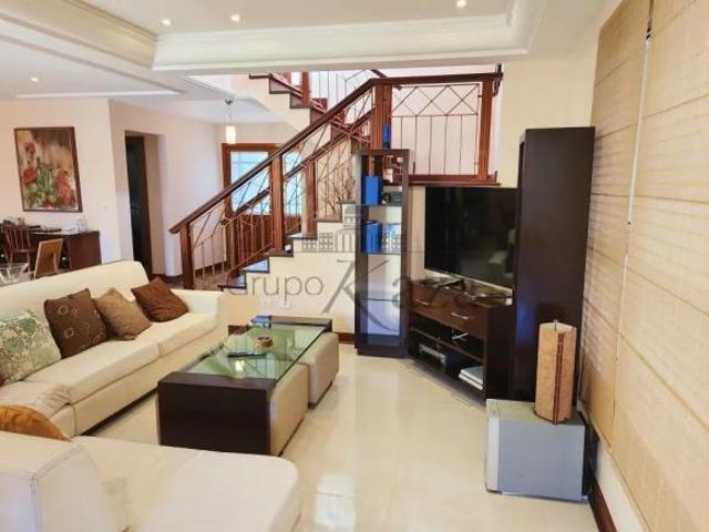 Casa de Condomínio Aldeia da Serra 4 Suítes 390m²
