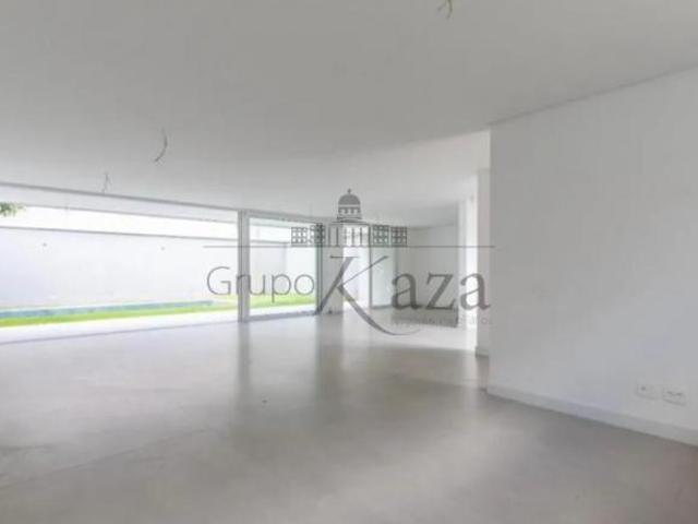 Casa de Condomínio Brooklin 4 Suítes 401,12m²