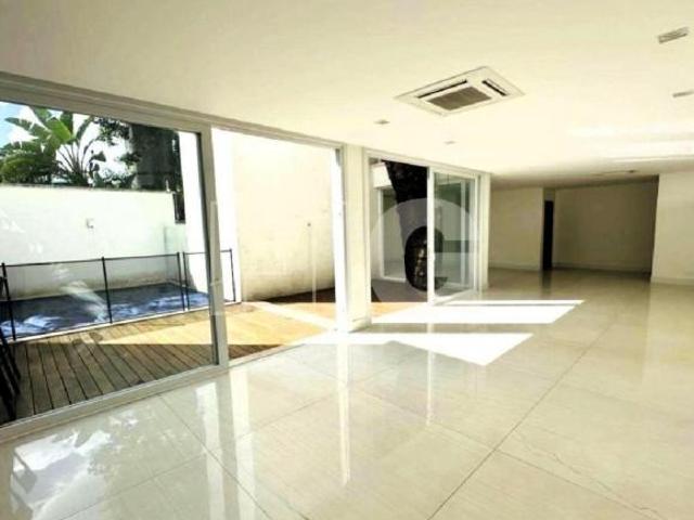 CASA DE CONDOMÍNIO BROOKLIN/ JD PETROPÓLIS Venda 365 m² 4 Suítes 6 Vagas