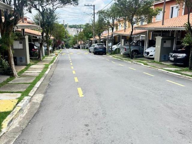 Casa de Condomínio Granja Viana com Quintal 2 dormitórios FL34