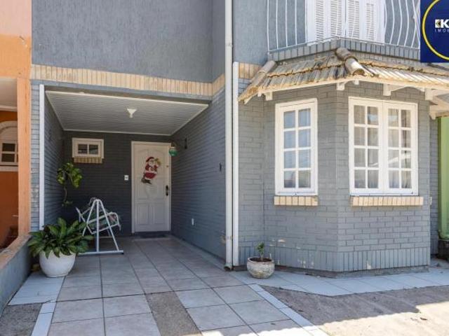 Casa de condomínio, de 3 dormitórios, 1 suíte e 2 vagas de garagem