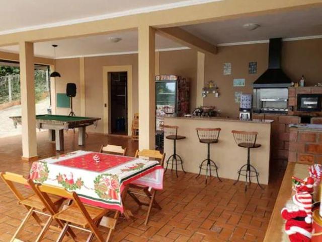 Casa de condomínio de 1.200m², 4 dormitórios, piscina e área gourmet Atibaia