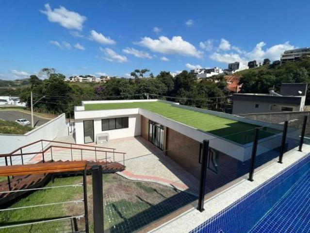 Casa de Condomínio de 4 quartos, 400m² no bairro Aeroporto, em Juiz de Fora