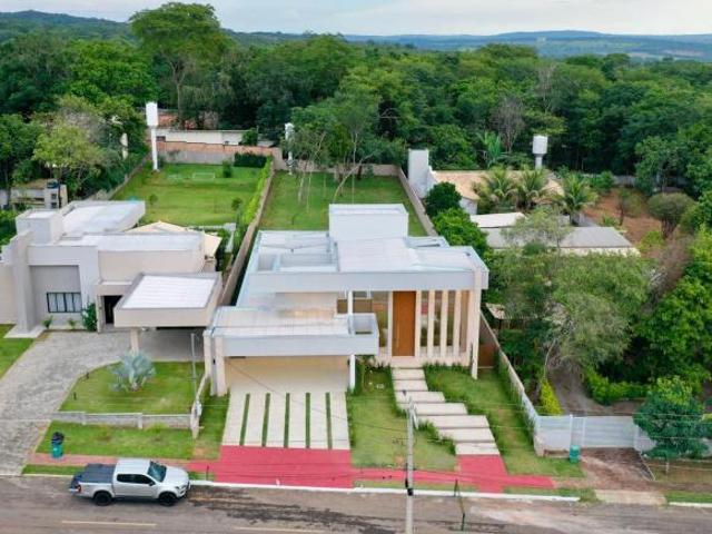 Casa de Condomínio de Chácaras com 4 Quartos e 6 banheiros à Venda, 386 m² em Senador Canedo/GO