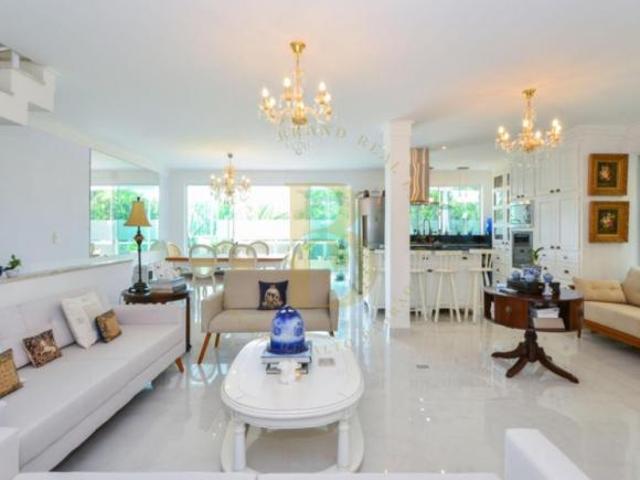 Casa de Condomínio de Alto Padrão no Brooklin Novo 270m² | 4 Suítes | 4 Vagas