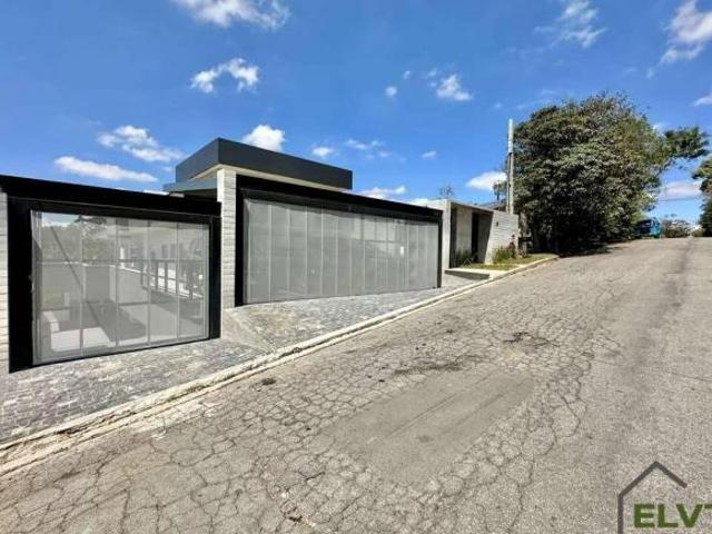 Casa de Condomínio de Alto Padrão na Granja Viana | 7 Quartos e Elevador