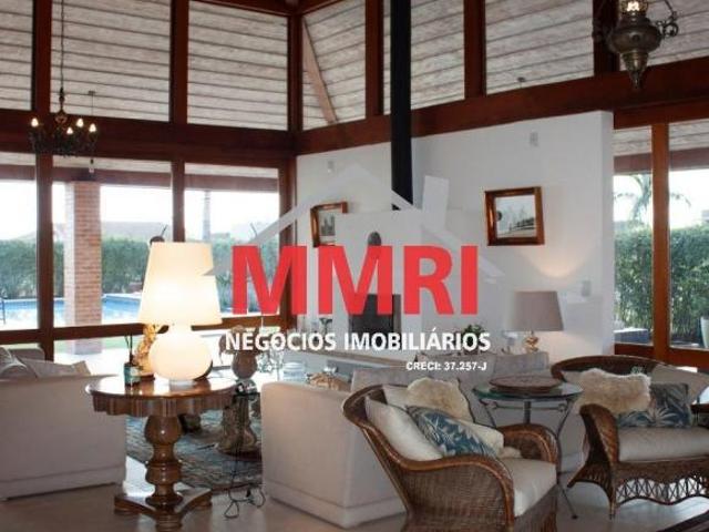 Casa de Condomínio de Luxo à Venda em Cesário Lange SP Mais de 1.000m² de Pura Elegância!
