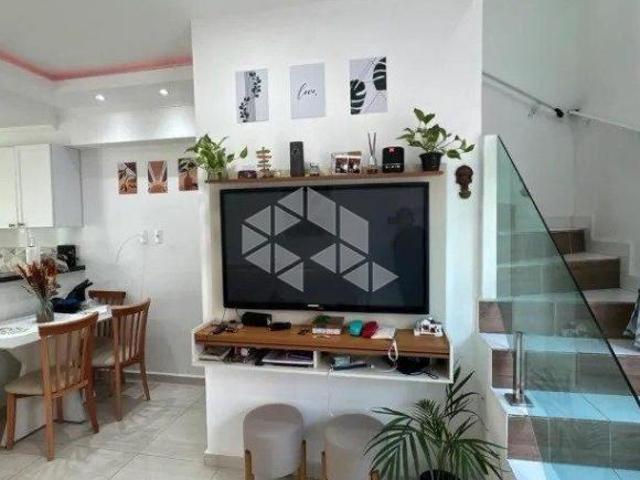 CASA DE CONDOMÍNIO DIFERENCIADA COM 02 DORMITÓRIOS, SALA, COZINHA, BANHEIROS, ÁREA DE SERVIÇO, VAGA