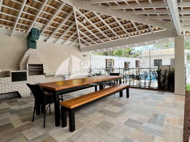Casa de condomínio, disponível para locação anual e venda