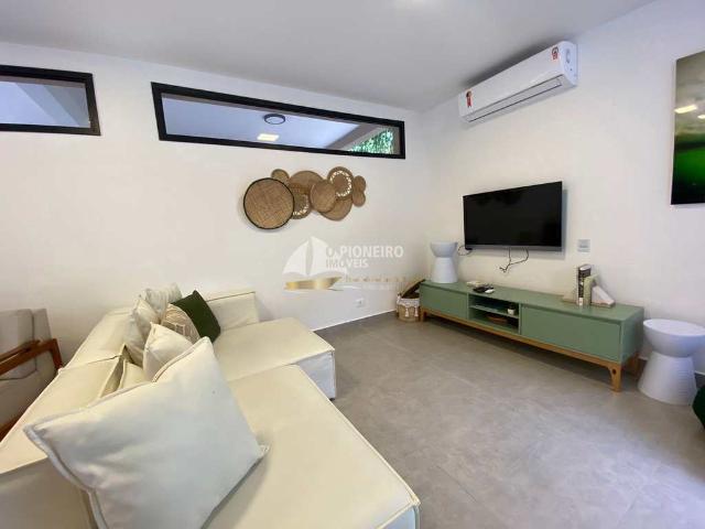 Casa de condomínio disponível para locação anual em Cambury!