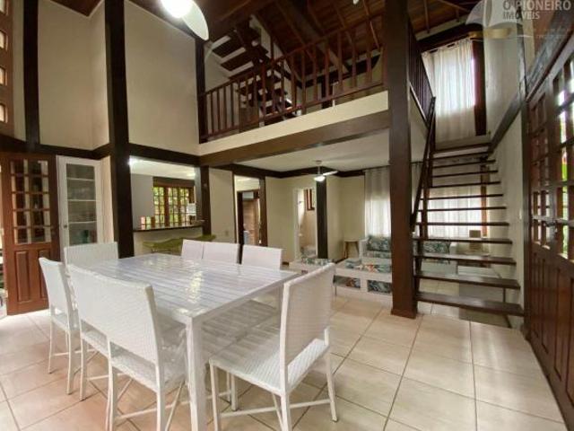 Casa de condomínio disponível para locação e venda, em Juquehy