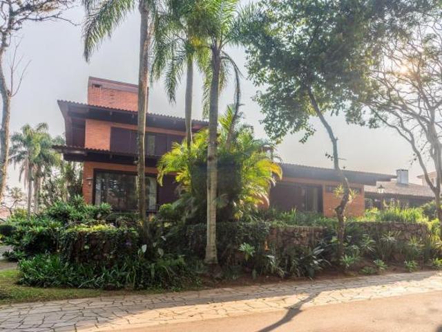 Casa de Condomínio em Cavalhada