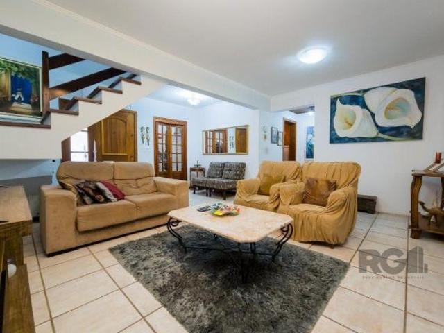 Casa de Condomínio em Cavalhada