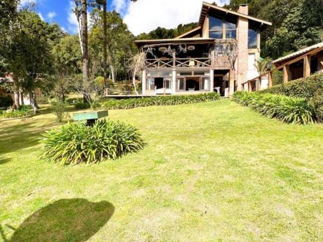 Casa de Condomínio em Campos do Jordão