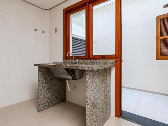 Casa de Condomínio em Chácara das Pedras