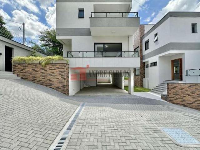 Casa de Condominio em Chácara do Refúgio Carapicuíba