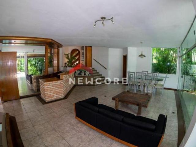 Casa de condomínio em Alameda das Petúnias Alphaville Santana de Parnaíba/SP