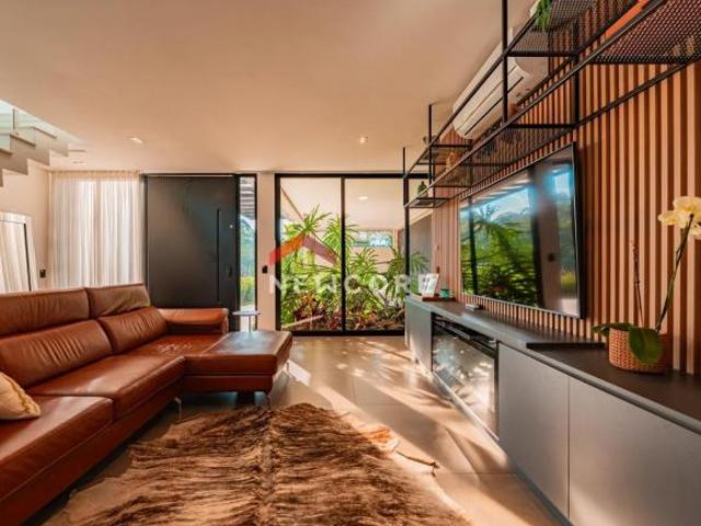 Casa de condomínio em Alameda Mário Lago Moinho Velho Cotia/SP