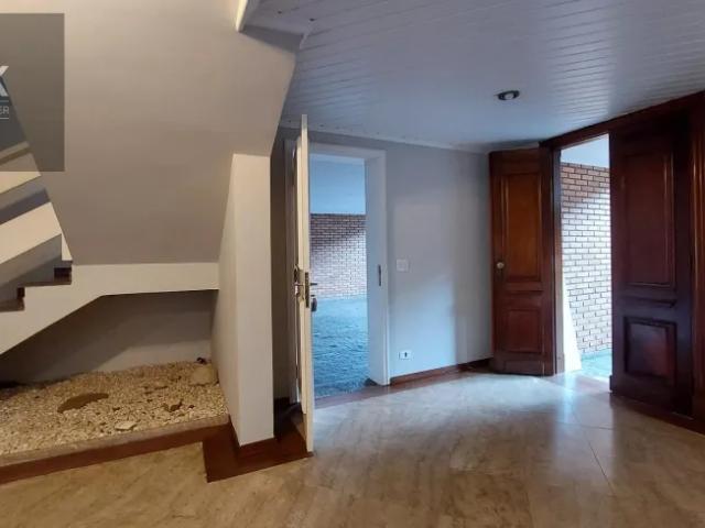 Casa de Condomínio em Alphaville