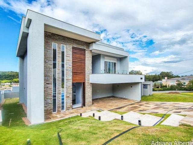 Casa de Condomínio em Alphaville