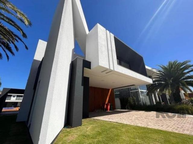 Casa de Condomínio em Atlântida Sul