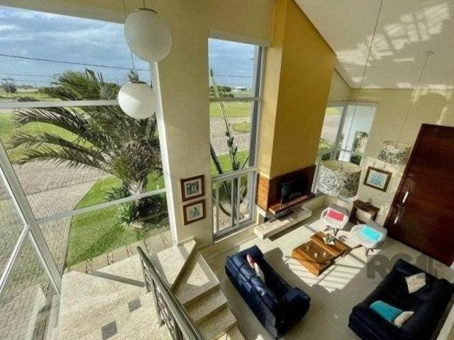 Casa de Condomínio em Atlântida Sul