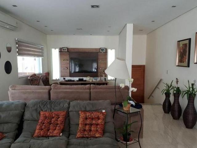 Casa de condomínio em Avenida Arnaldo Felipe Sbruzzi Piracangaguá Taubaté/SP