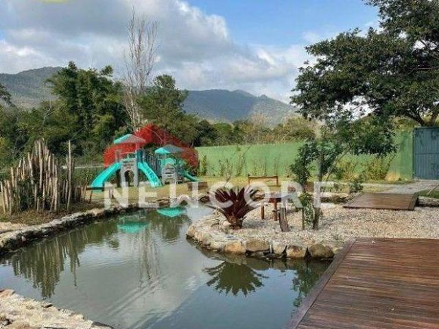 Casa de condomínio em Estrada Soberana Vila Santista Atibaia/SP