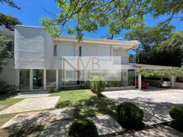 Casa de Condomínio em Jandira com 4 Suítes e 541m²