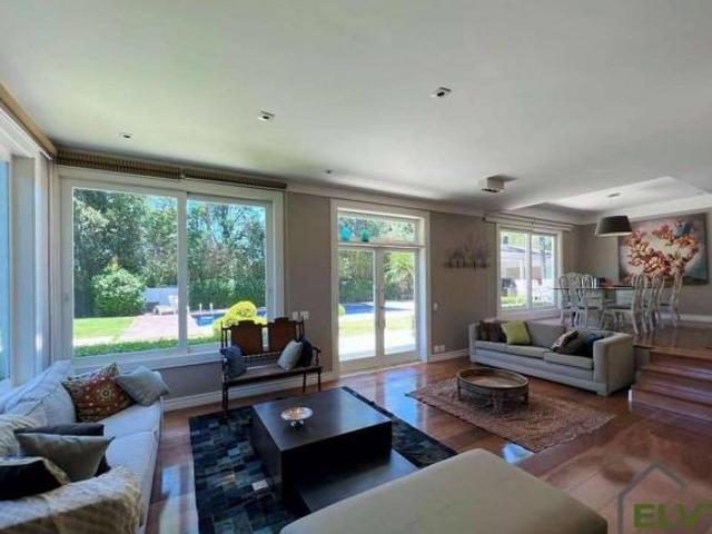 Casa de Condomínio em Jandira | Forest Hills | 4 Quartos, Piscina e Gourmet