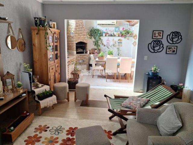 Casa de Condomínio em Jardim Monte Kemel com 128m²