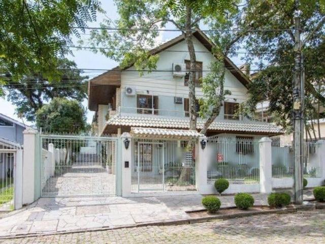 Casa de Condomínio em Jardim Isabel