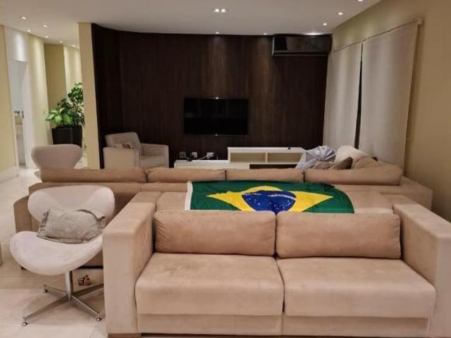 Casa de Condomínio em Osasco | 4 Quartos, 7 Vagas e Lazer no Lorian Boulevard