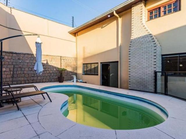 Casa de Condomínio em Santa Tereza