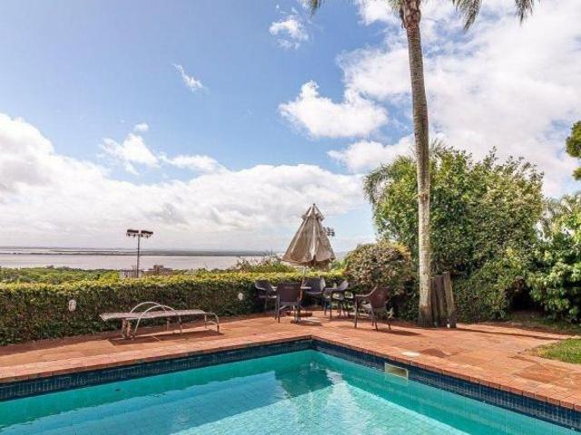 Casa de Condomínio em Santa Tereza