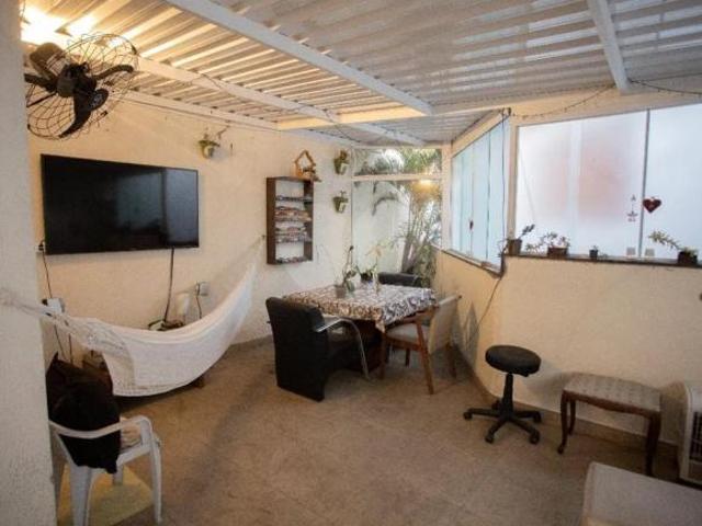 Casa de condomínio em Santana, 3 dormitórios, 3 suítes, 3 banheiros e 2 vagas