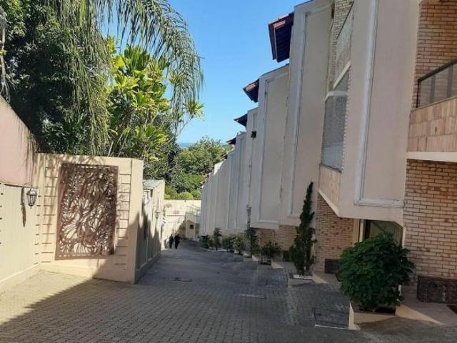 Casa de condomínio em Rua Conselheiro Xavier da Costa Ipanema Porto Alegre/RS