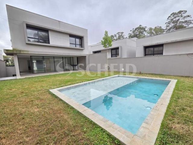 Casa de condomínio em rua fechada pronta para morar !