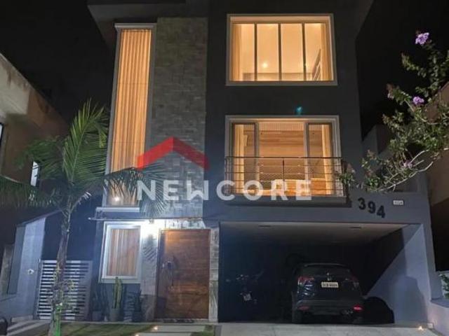 Casa de condomínio em Rua Sabiá Suru Santana de Parnaíba/SP