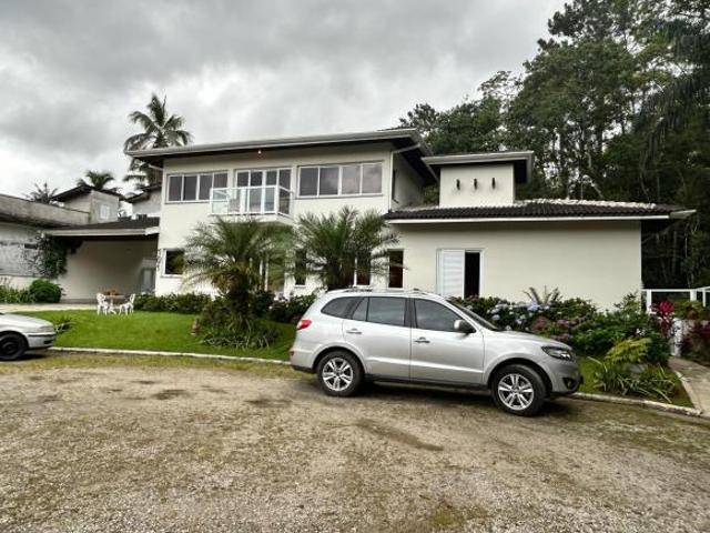 Casa de condomínio em Ubatuba, estuda troca com apartamento em São Paulo