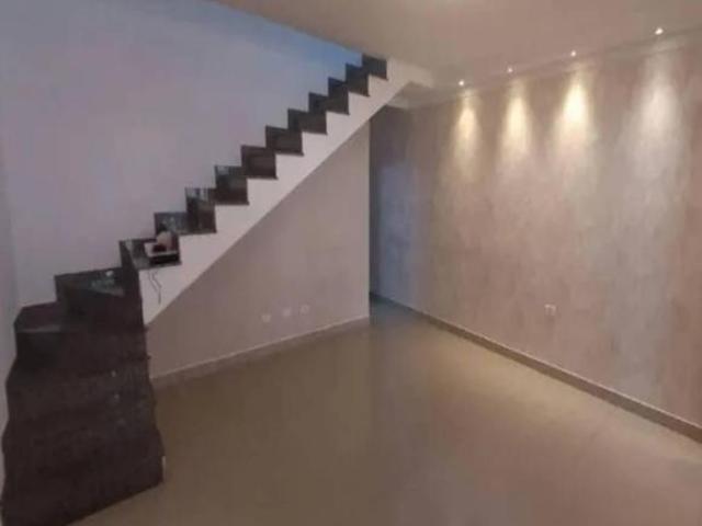 Casa de Condomínio em Vila Mazzei com 123m²!