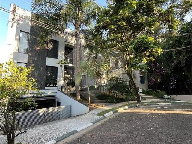 Casa de condomínio fechado com 360m2