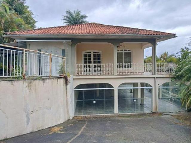 CASA DE CONDOMINIO FECHADO COM MUITA NATUREZA,A GRANJA VIANA !