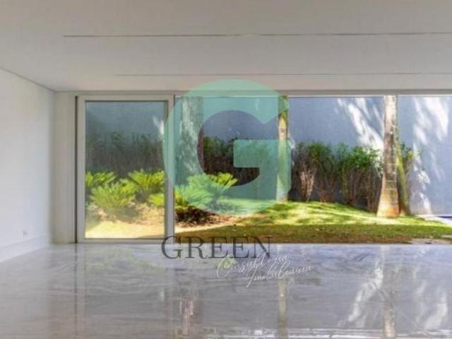 Casa de condomínio fechado de alto padrão 525 m² útil, 4 suítes, 5 vagas Granja Julieta