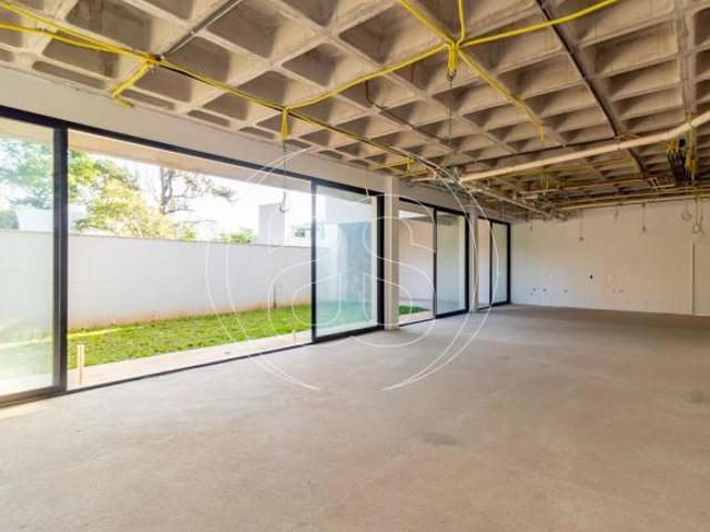 Casa de Condomínio fechado em rua fechada no Alto da Boa Vista à venda